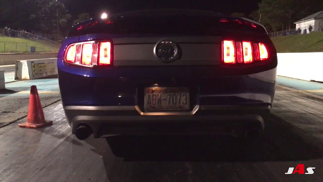 Coyote Mustang hard launch at Fayetteville Dragway - YouTube