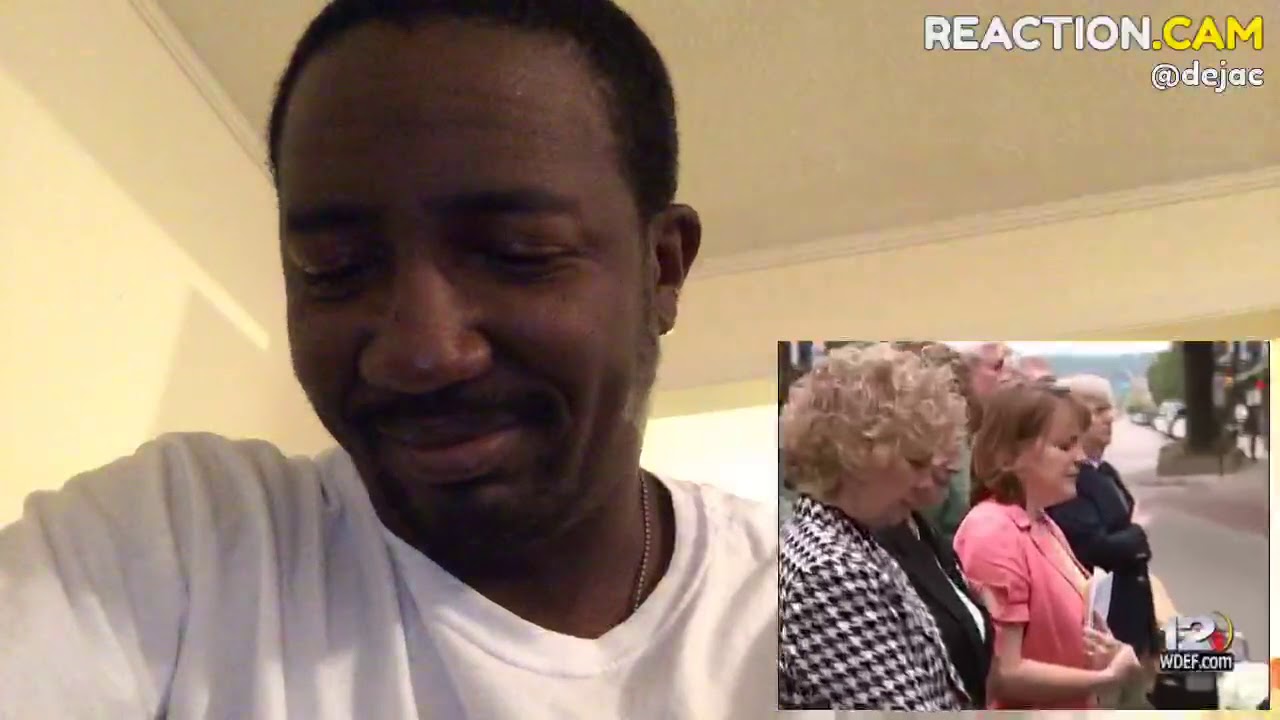 Worst National Anthem in Chattanooga Tennessee – REACTION.CAM - YouTube