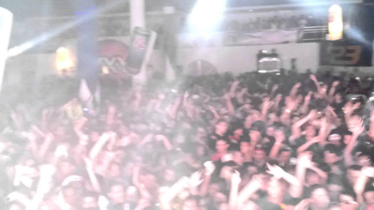 DJ FIDEL CORONADO WARM UP DE STEVE AOKI EN PANAMA (x_+) .mp4 - YouTube