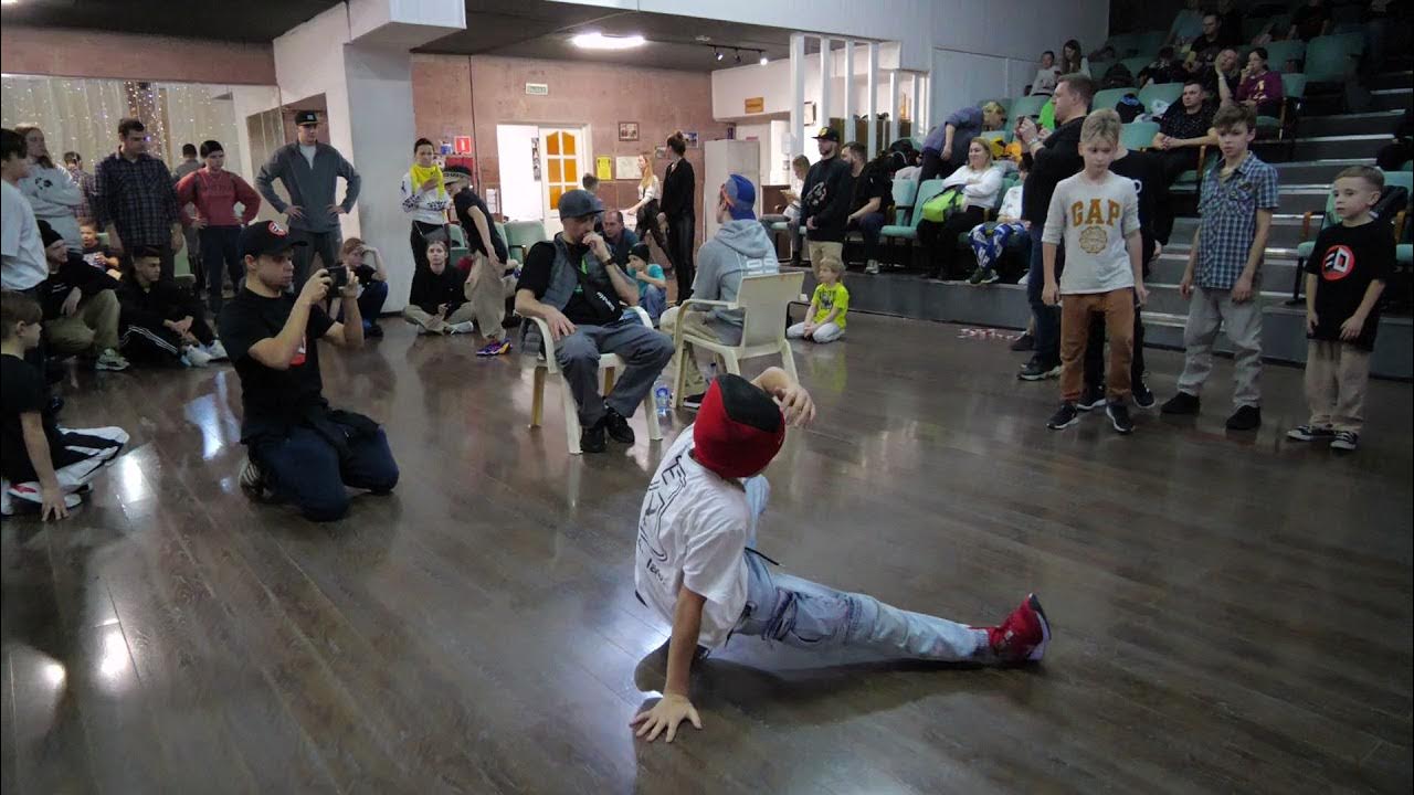 bboy Phantom г.Тула vs bboy Red - "ALL OPTION" break dance battle - YouTube