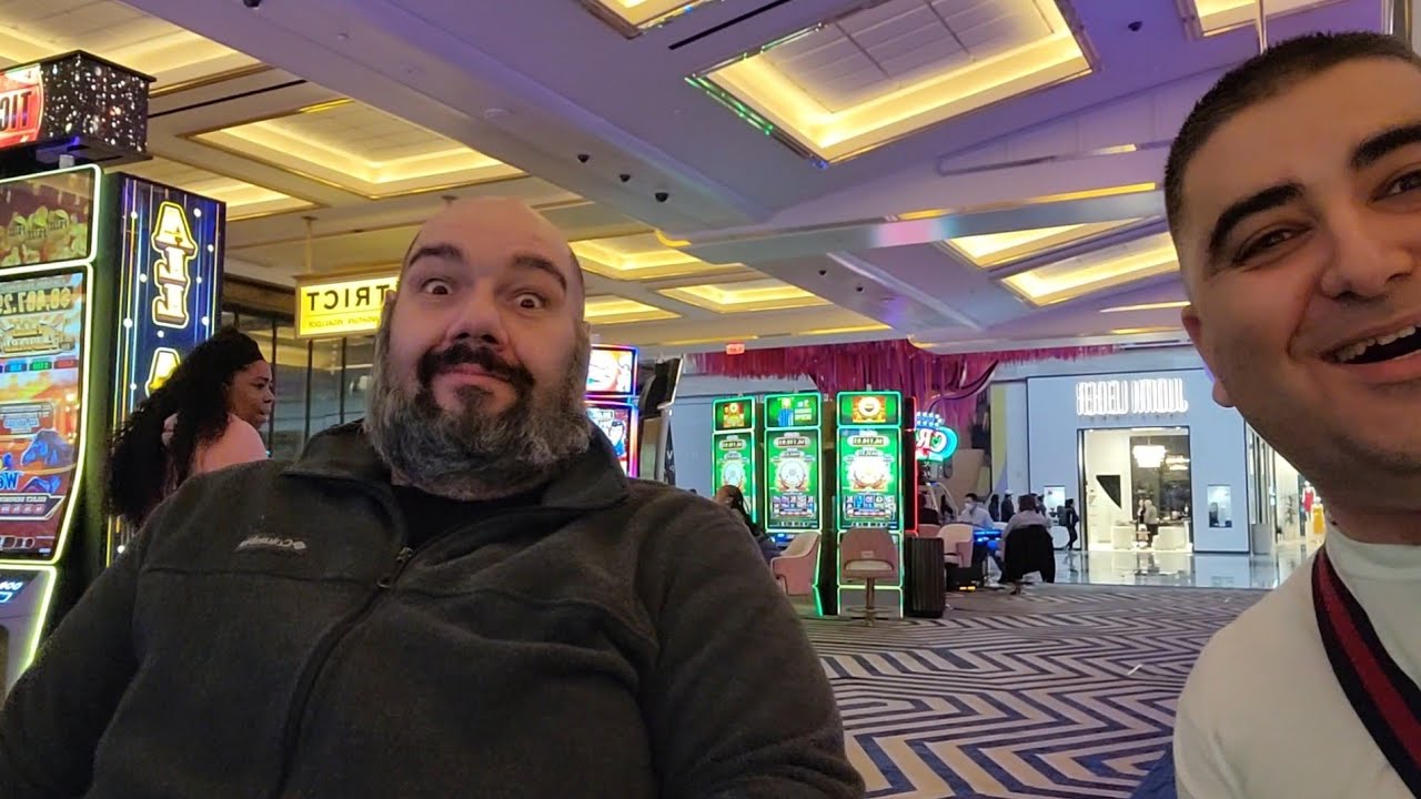 Vegas Low Roller Picked The Slot Machine For $2,000 Group Pull - YouTube