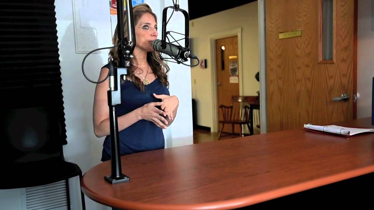 "National Anthem Girl" Janine Stange at WTSA in Brattleboro - YouTube