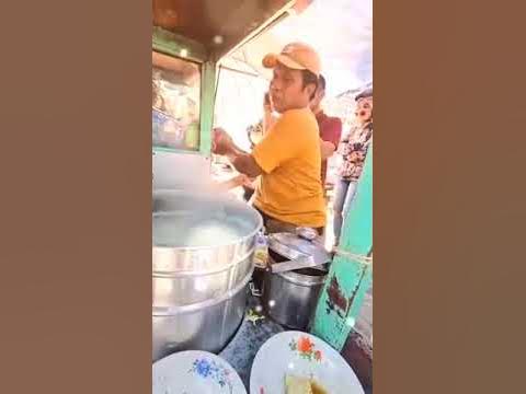 Viral penjual mie ayam semua dikerjain sendiri tapi pembeli sabar menunggu - YouTube