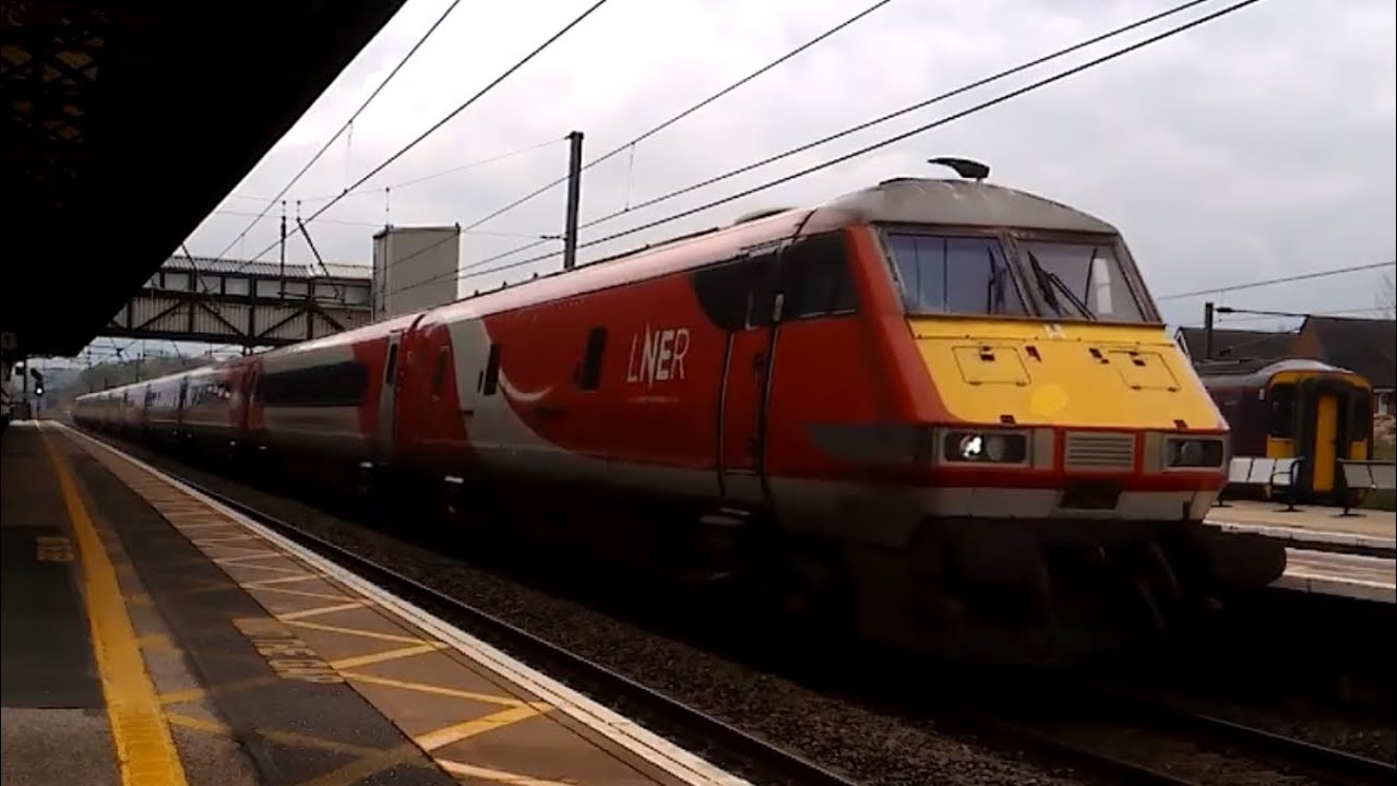 LNER Intercity 225 82213 and 91106 arrive into Grantham - 15/5/21 # ...