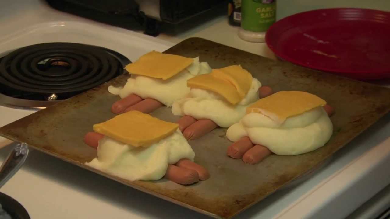 "Weenie Boats" Hot Dogs (Delicious Cooking Recipes) - YouTube