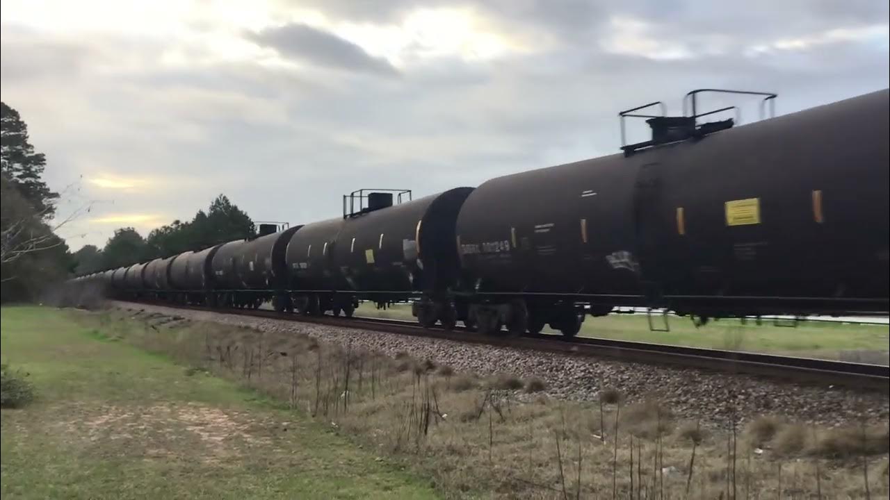 UP 3053 Leads Oil Tank Magnolia,Tx - YouTube