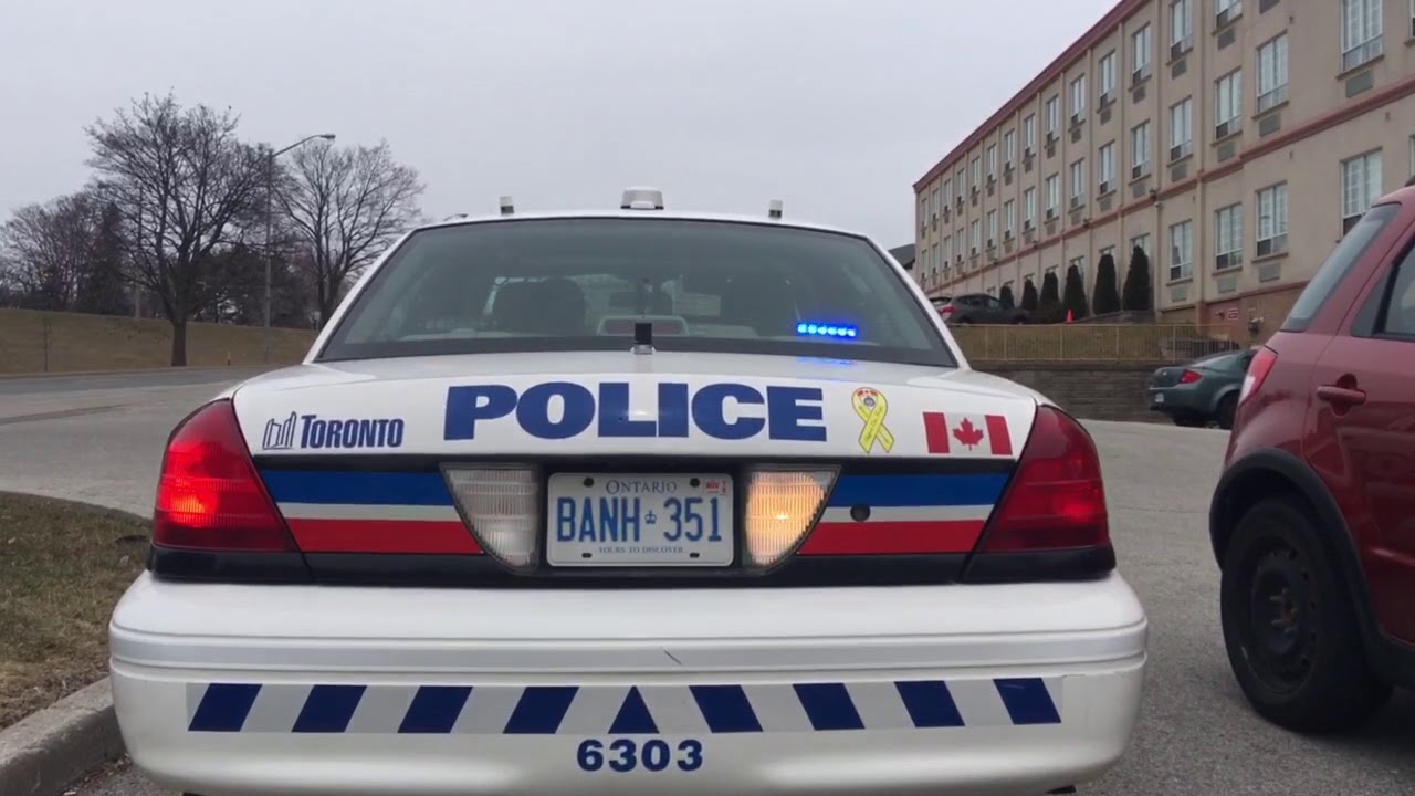 Toronto Police Traffic Slick Top Walk Around - YouTube