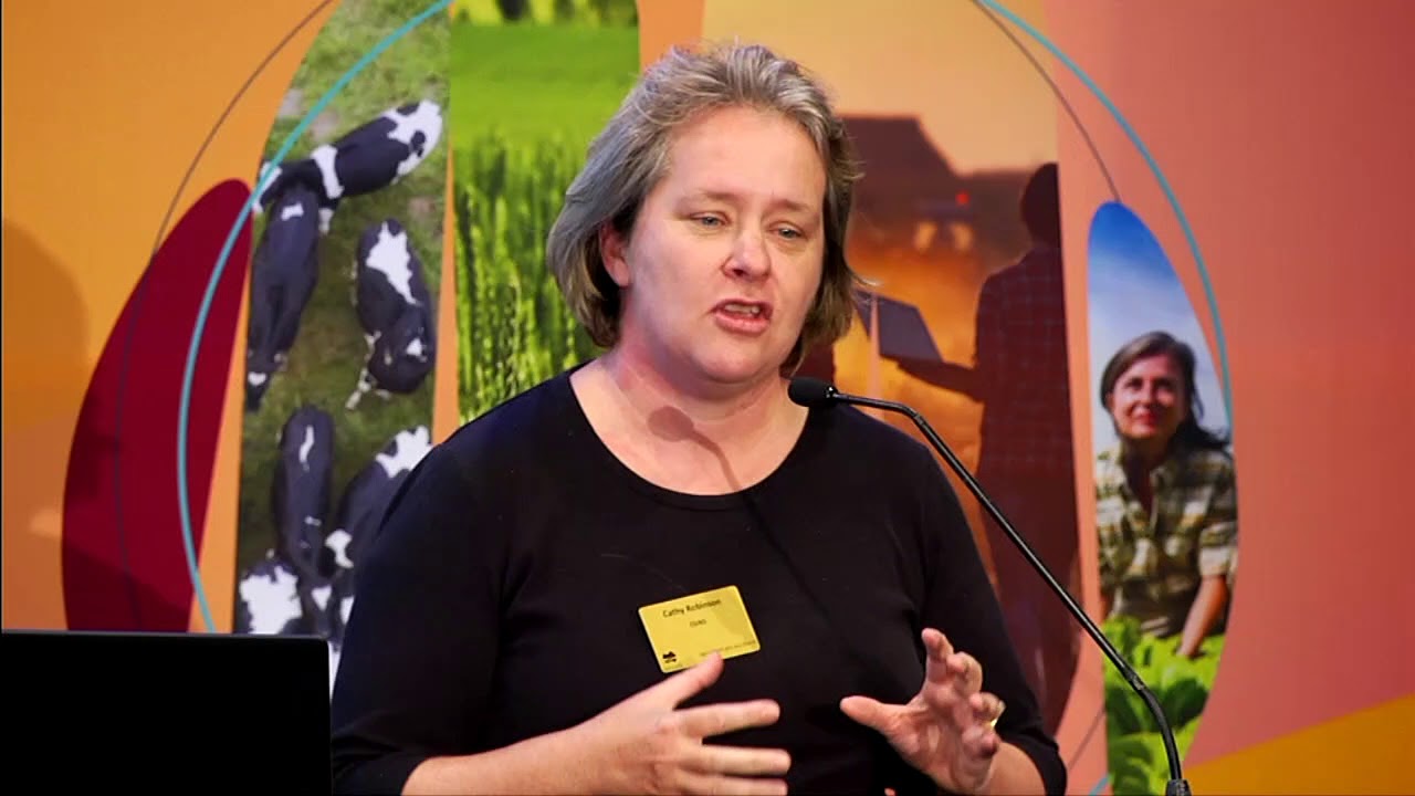 Cathy Robinson CSIRO Building the social license to operate and manage ...