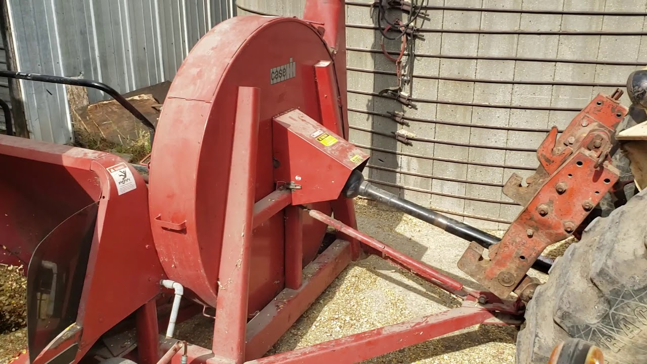 CASE 1030 blowing corn silage - YouTube