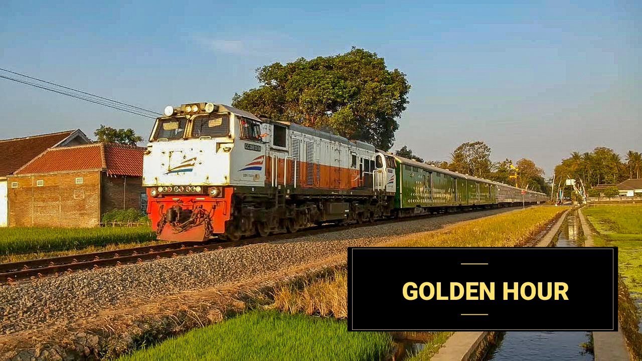[GOLDEN TRAIN] Golden Hour Bersama Kereta Api Malabar - YouTube