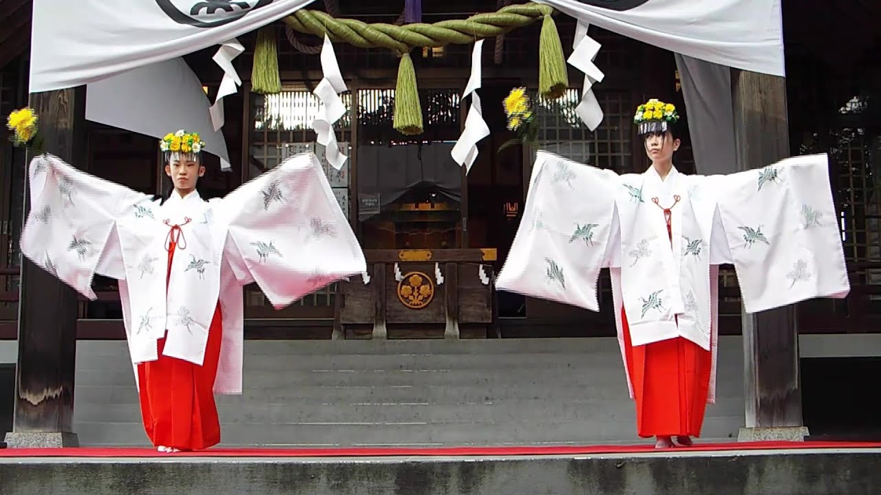 Miko Kagura Dance at Shinano Shrine, Sapporo, Japan - YouTube