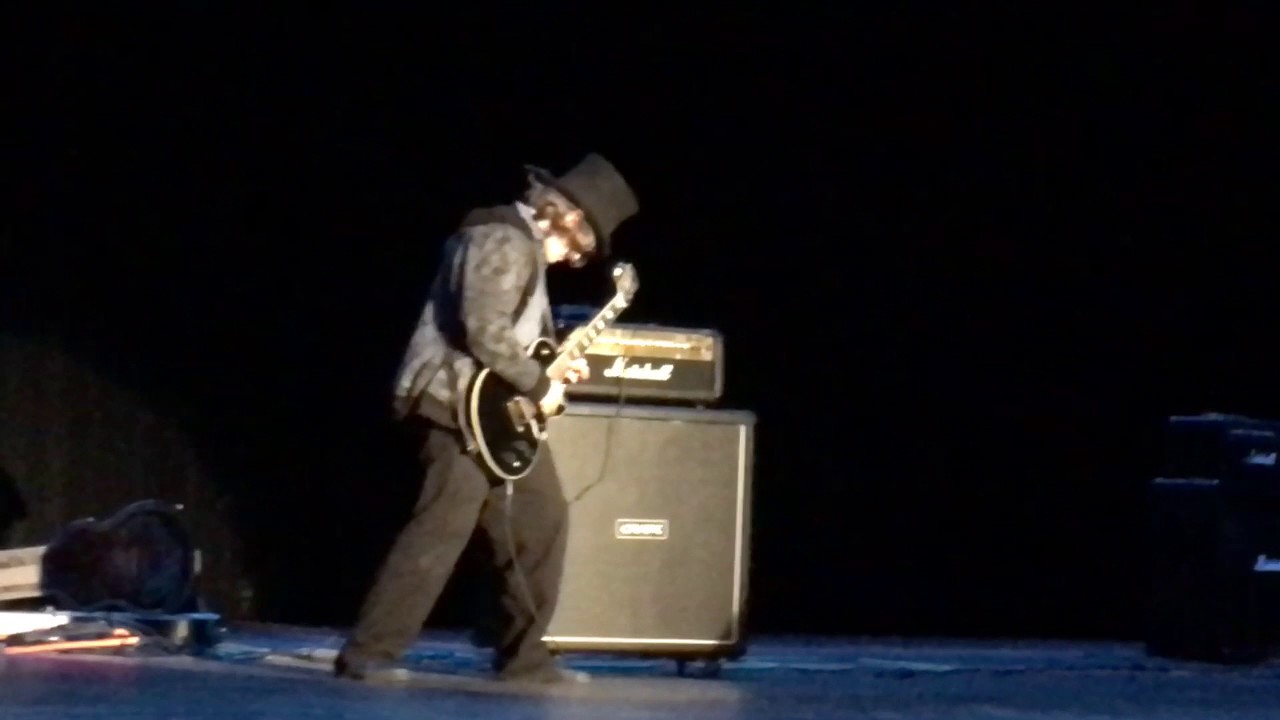 Must See!! 16 yr olds guitar solo wins Talent Show!! Please share - YouTube