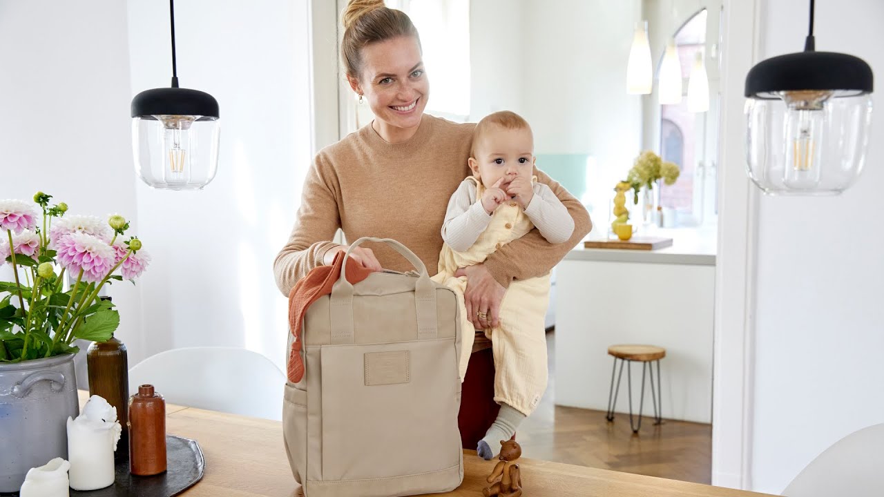 LASSIG文青色系方形後背媽媽包 - YouTube