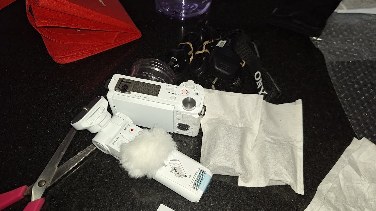 UNBOXING CAMERA SONY UNTUK KONTEN KREATOR PEMULA #sony #sonyzve10 - YouTube