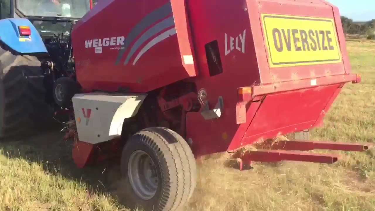 Fixed Chamber Welger Baler - YouTube