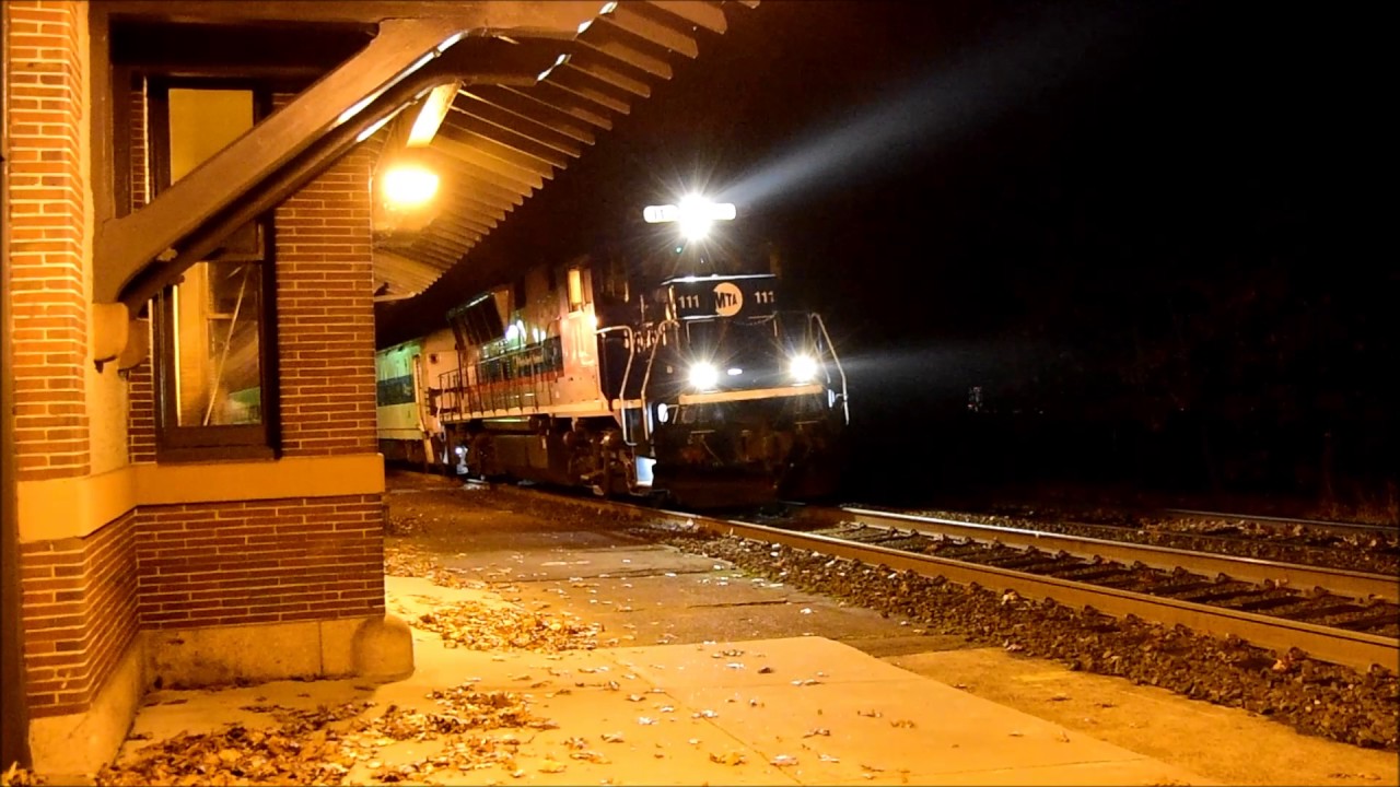 BL20GH 111 @ Naugatuck station - YouTube