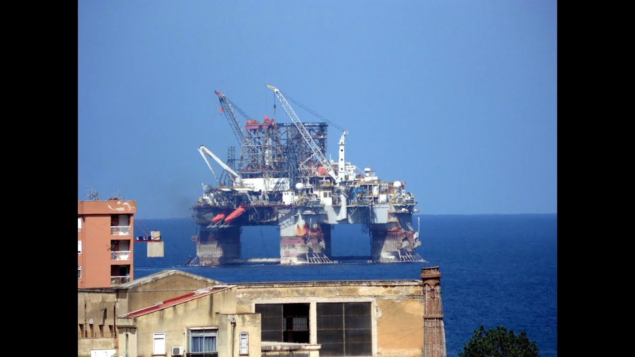 DEVELOPMENT DRILLER 2 in uscita dai cantieri navali di Palermo - YouTube