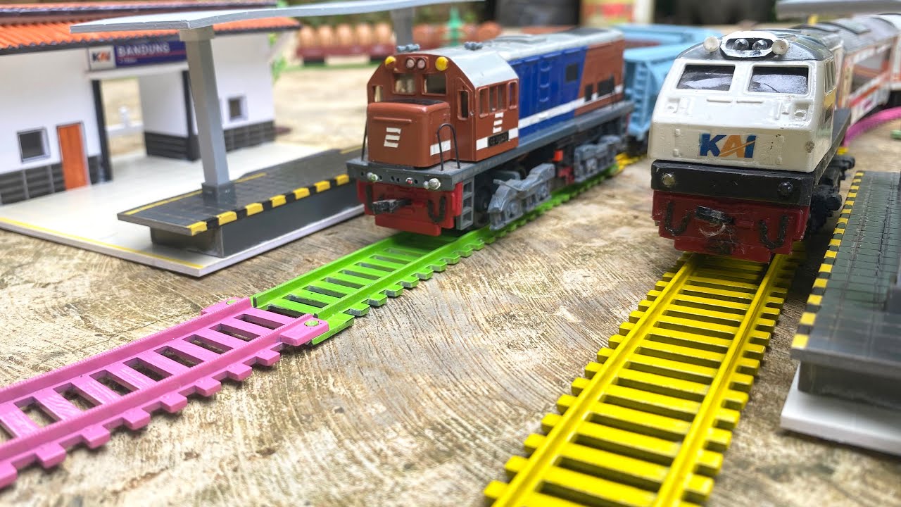 Drama Kereta Api Panjang CC203,CC201 Cargo Ngebut Melewati Stasiun Lalu ...
