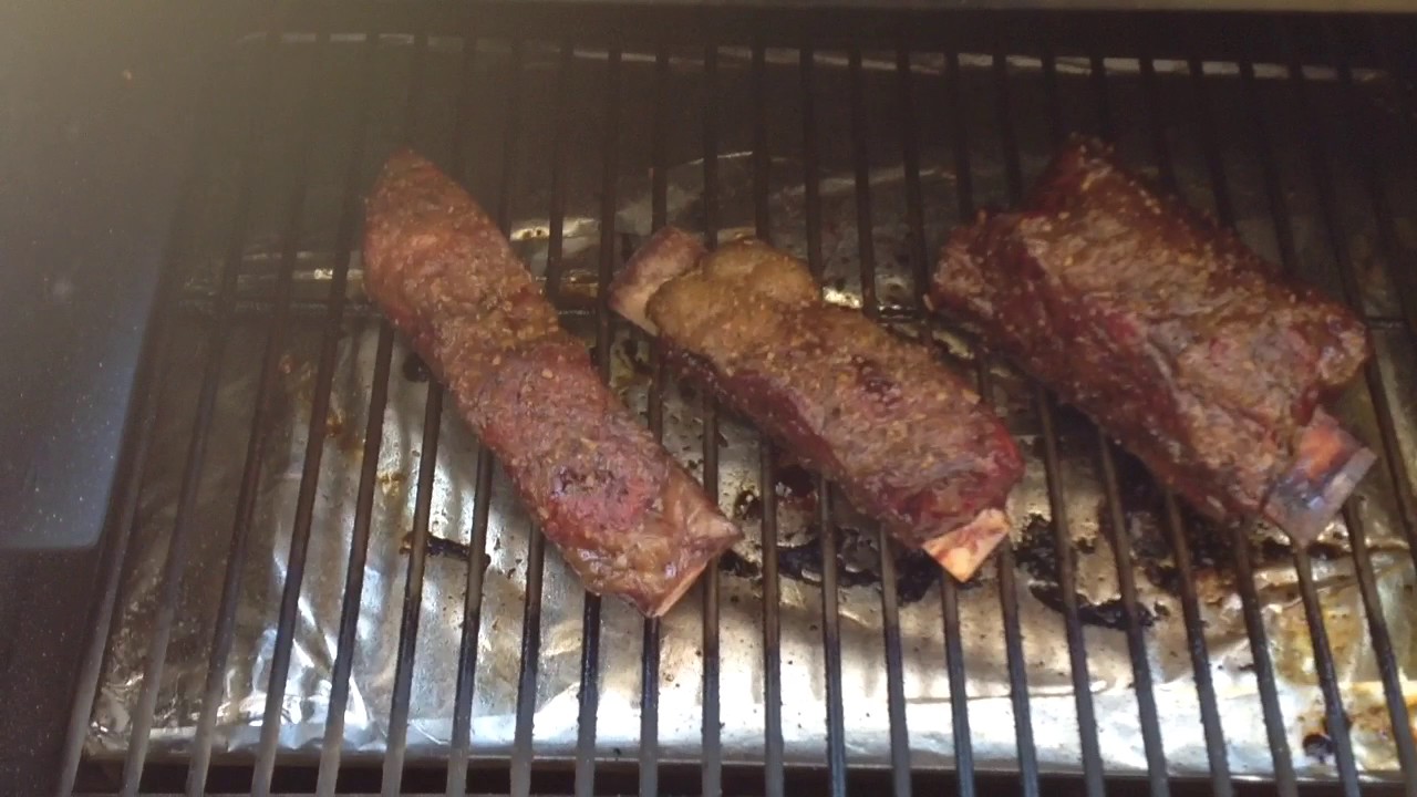 Beef Short Ribs on the Rec Tec Pellet Grill - YouTube