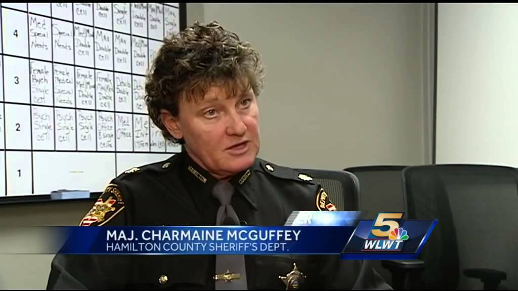 Sheriff helping homeless get out of cold weather - YouTube