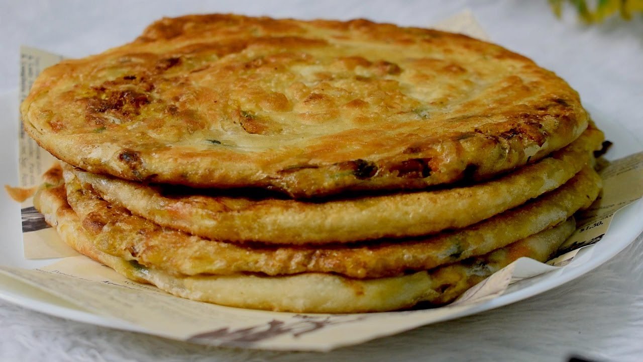 Crispy egg paratha recipe | Homemade flaky layered Omelet paratha ...