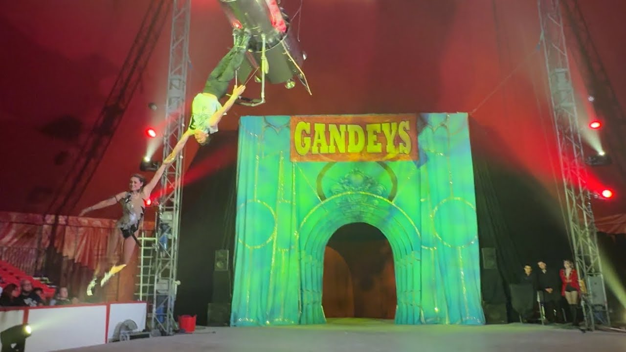 Gandeys Circus 2023 Merry Hill Star Wars/Duo Garcia on the Rocket - YouTube