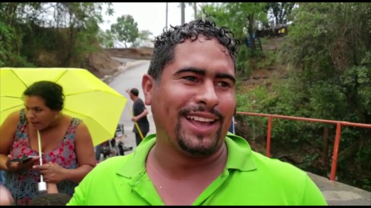 Camión gargado de pacas para el ganado se accidenta en Santiago ...