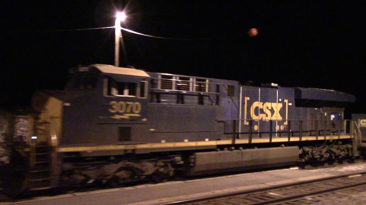 11/24/18 - NS 8337 and CSXT 3070 lead UP Intermodal Train - YouTube