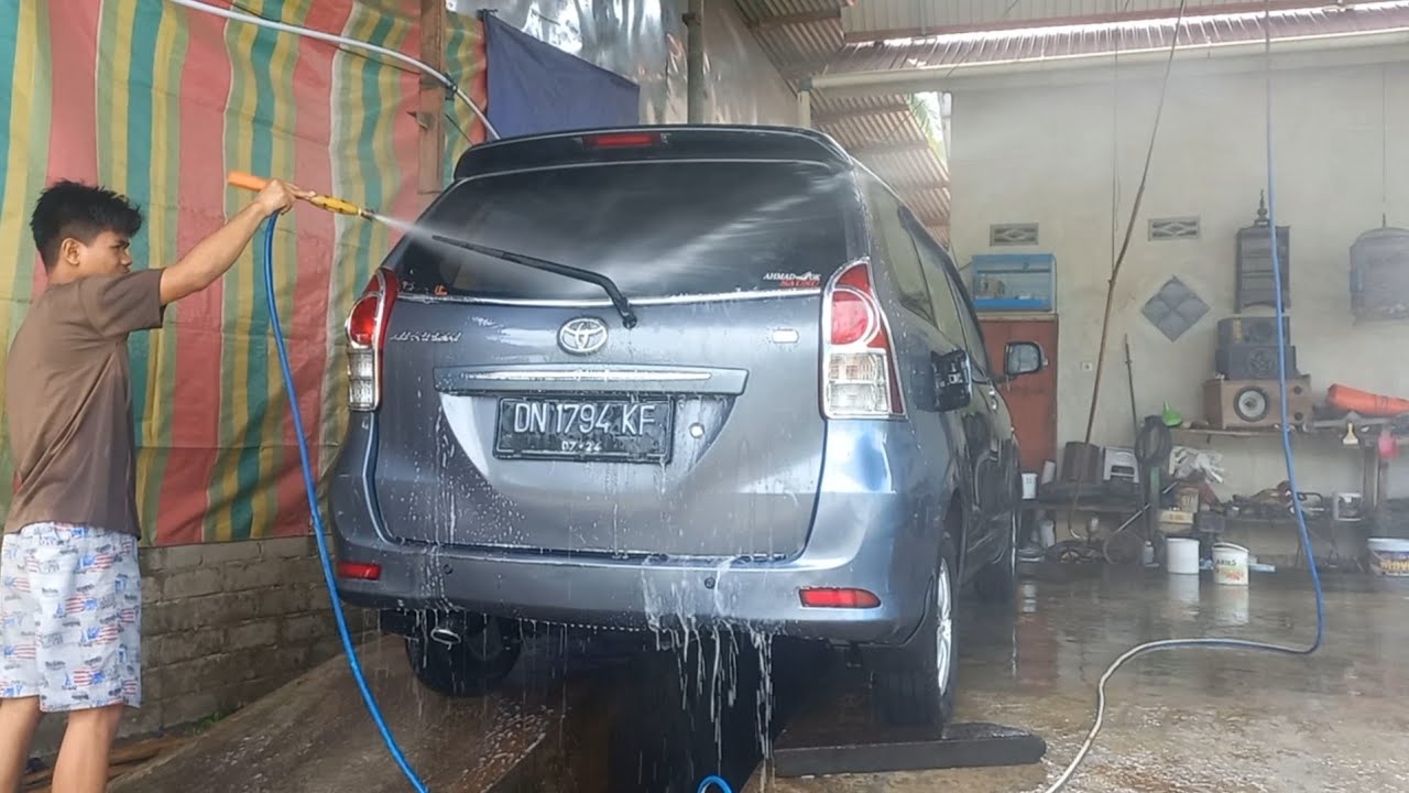 cuci mobil avanza - YouTube