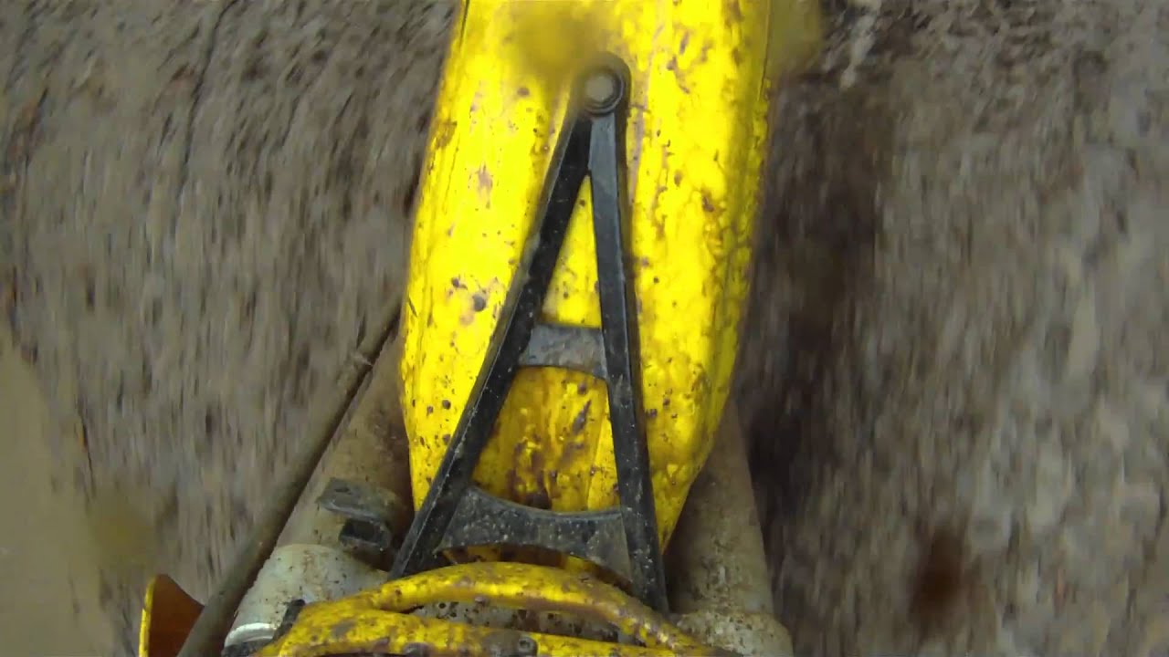 moto crotte à landerneau - YouTube