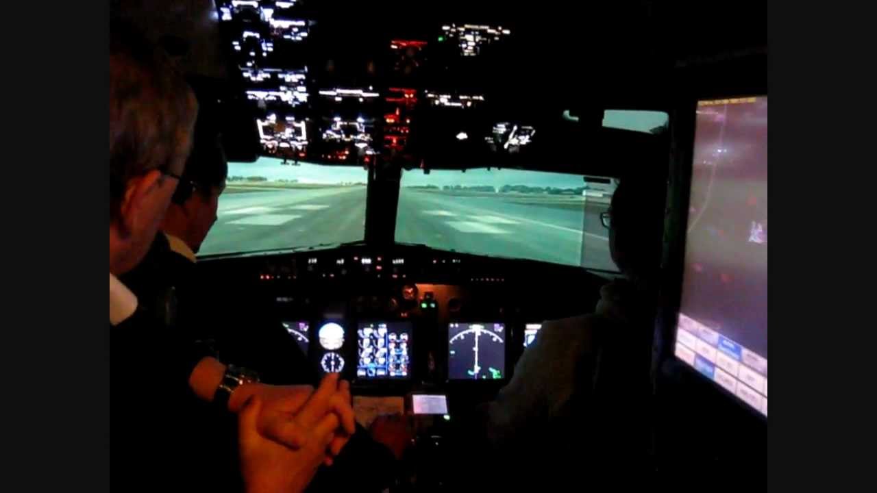737 Commercial Flight Simulator - YouTube
