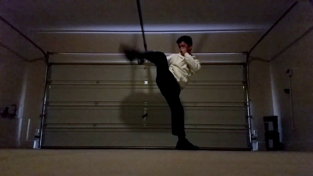 The Latter Stage Jeet Kune Do footwork , punch and kicks training - YouTube