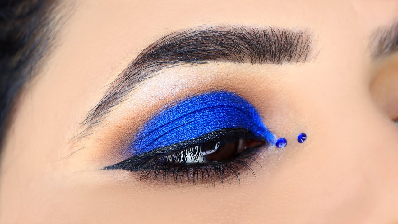 Blue Smokey Eye Tutorial: Stunning Look for All Occasions | Blue Smokey ...