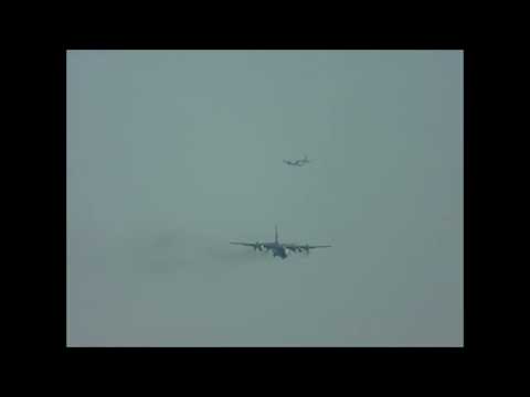 2 planes passing by eachother - 2 different video's - YouTube