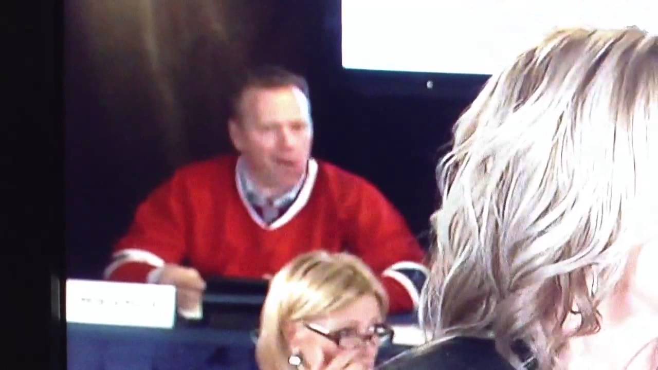 Patrick Poulin a quelque chose de pogné entre les dents - YouTube