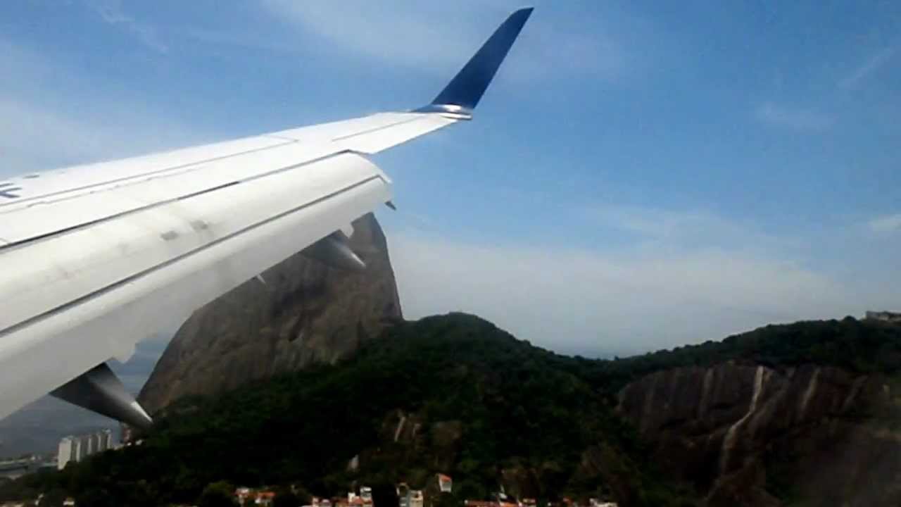Airplane landing in Rio de Janeiro. - YouTube
