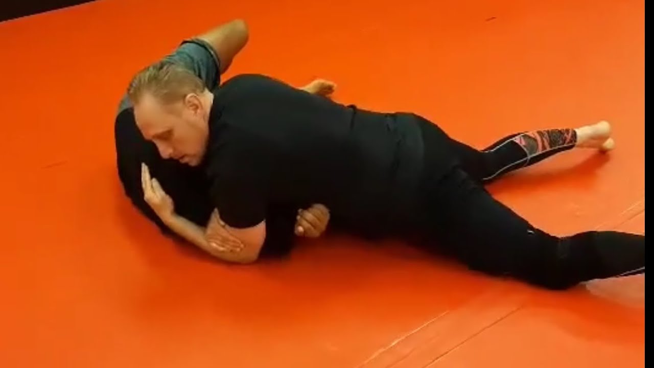 Catch Wrestling - Cradle to Head and Arm Choke (D’arce Choke) - YouTube