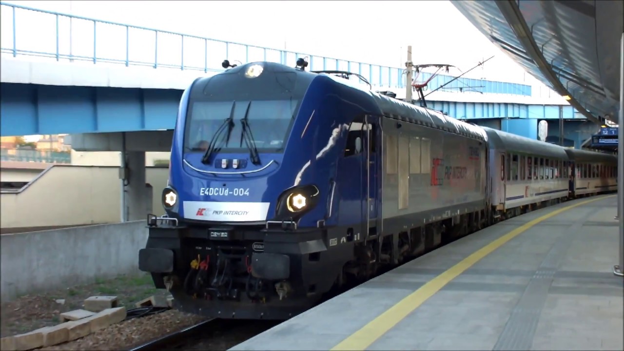 Newag Griffin E4DCUd-004 Kraków Główny z pociągiem pospiesznym ...