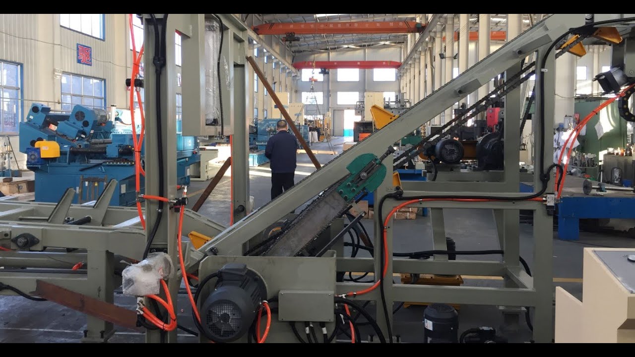 Automatic Log Feeder with Cutting Saw - YouTube