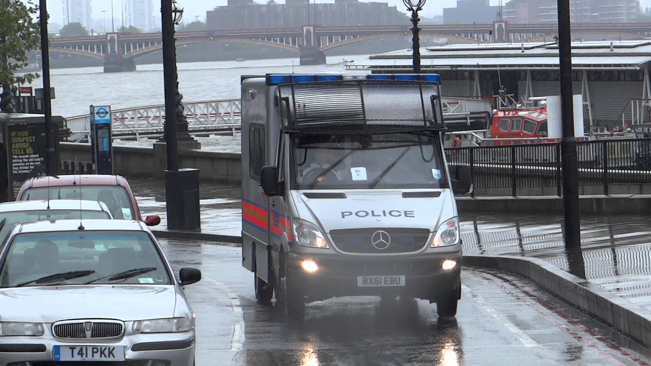 Metropolitan Police - Mercedes Sprinter TSG Public Order Van On An ...