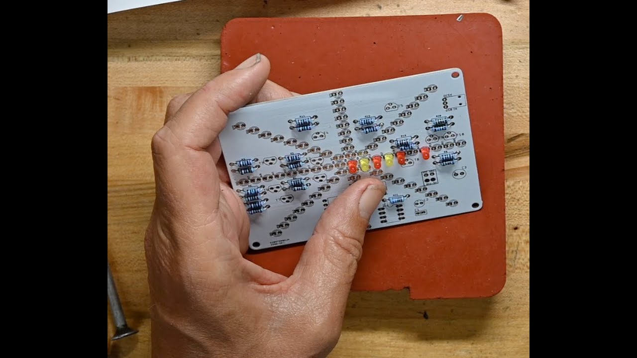C.K. builds a Gikfun LED solder practice kit - YouTube