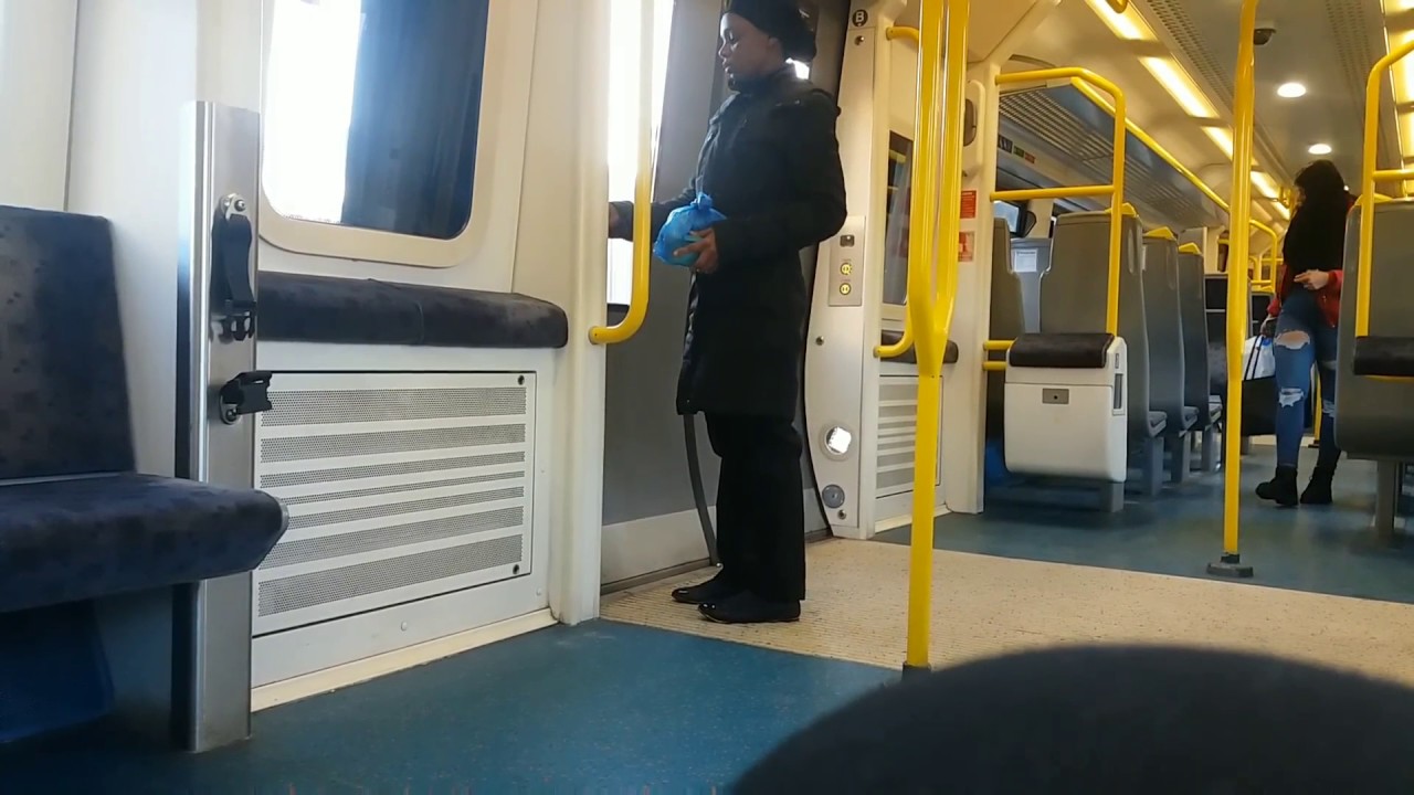 First time on a Southeastern Class 376 (very Overground-like!) - YouTube