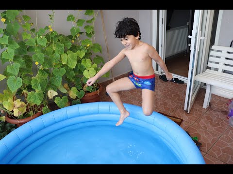 Çınar havuza girdi🏊‍♀️ | balkonda havuz keyfi | متعة حمام السباحة على الشرفة