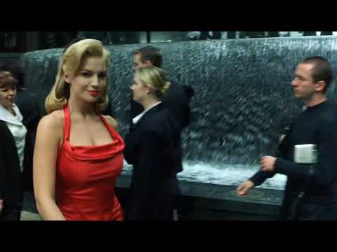 Matrix - Red Woman (Soundtrack - Rob Dougan)
