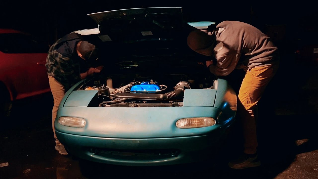 Painting the Valve Cover and Cleaning the Engine Bay on the Miata - YouTube