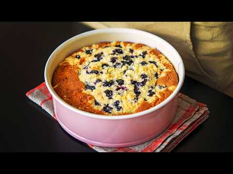 Leckerer Kuchen mit Blaubeeren, weißer Schokolade und Streuseln | Einfaches 5-Schritte-Rezept