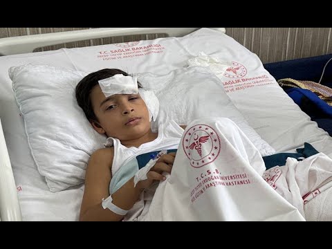 Rize'de Okulun Demir Kapısı Üzerine Düşen Çocuk Yaralandı