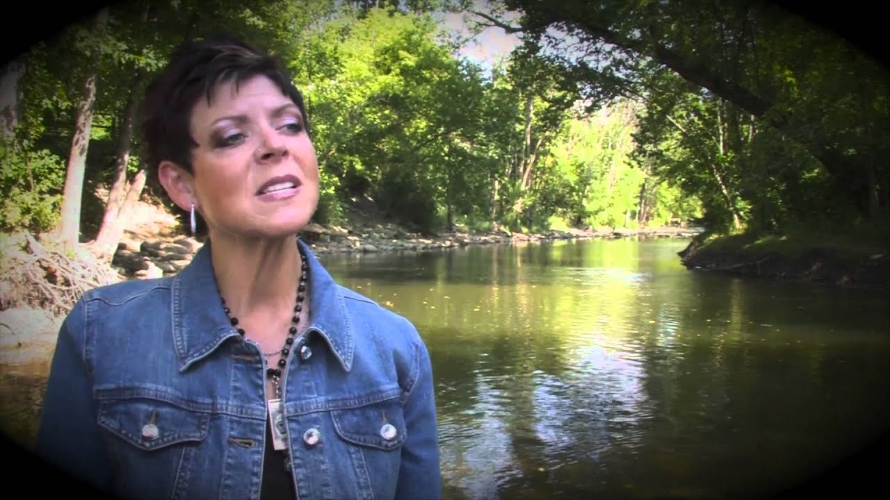 Kelly MacLeod Psychic Medium - Dinner with the Other Side - YouTube