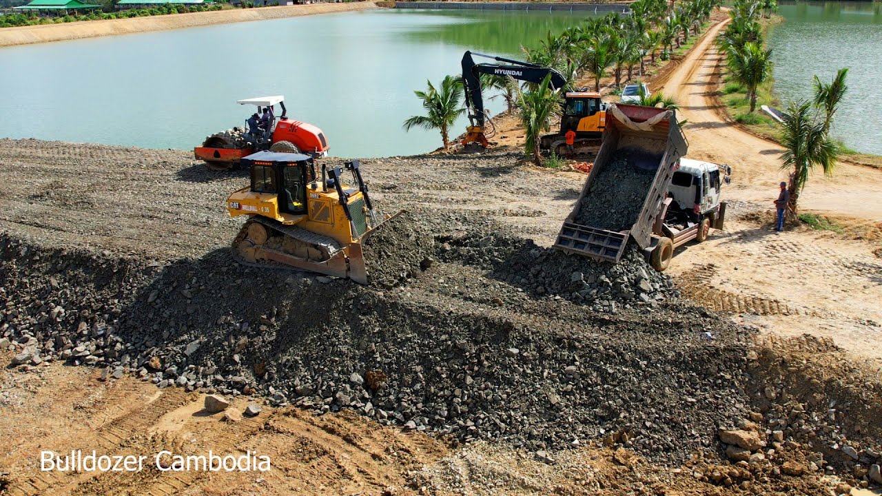 AMAZING NEW ROAD BULLDOZER CAT D6R2 USE POWER PUSHING CLEARING DIRT ...