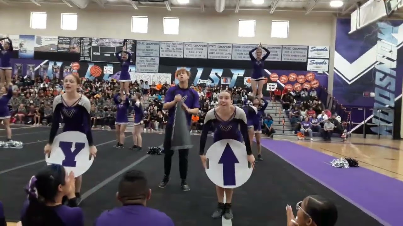 Valley Vista High School Cheerleaders Dance And Cheer - YouTube